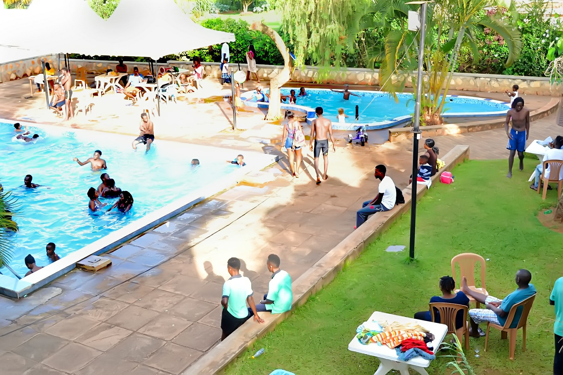 La Foret Muyenga Resort Gardens - Hangspots